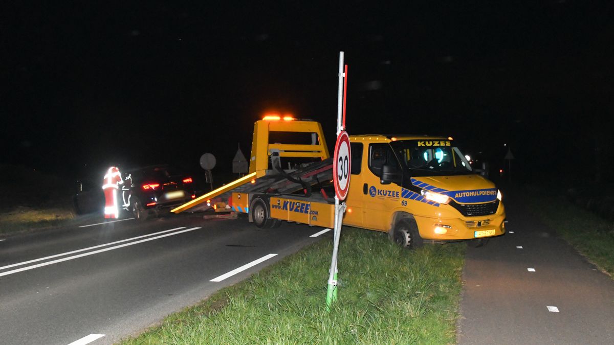 Man raakt van de weg af en komt in sloot terecht bij Zaamslag - Omroep ...