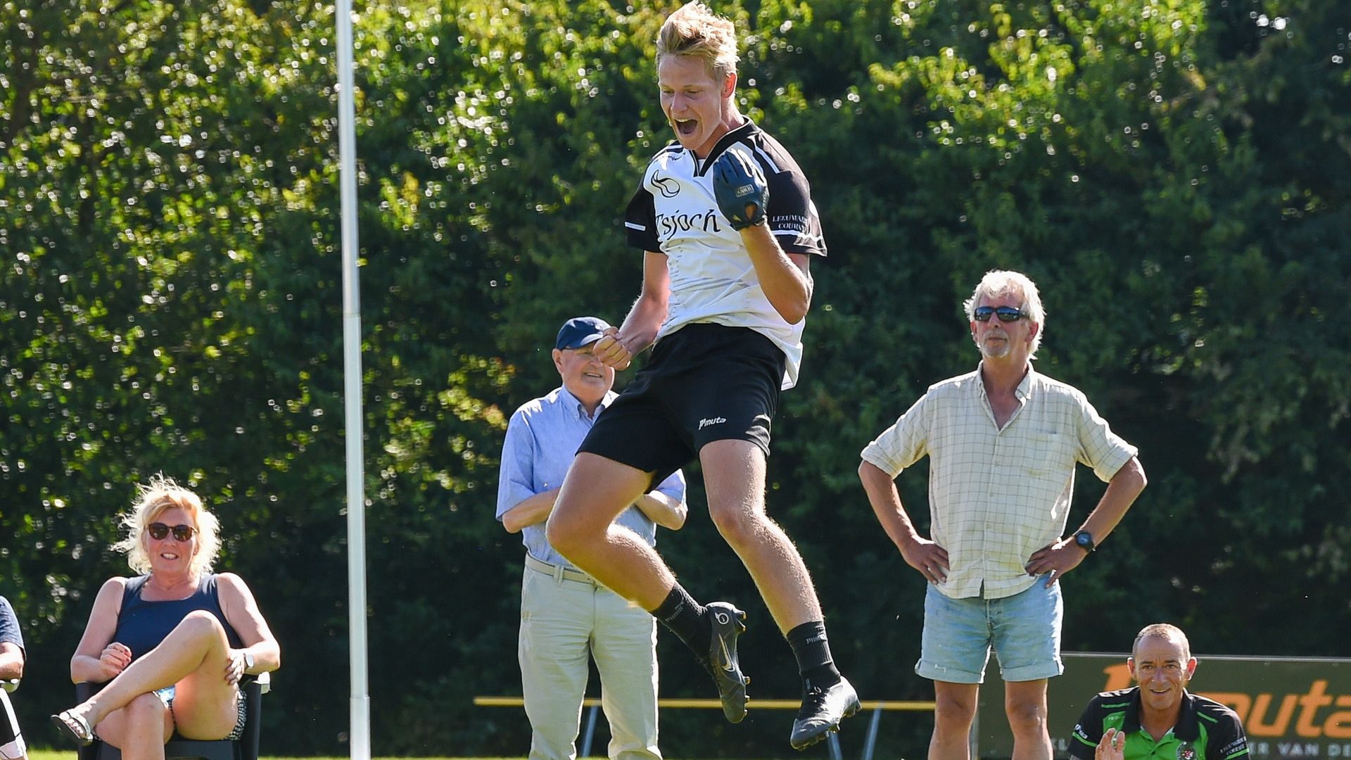 Met Hessel Postma als invaller wint partuur Bergsma in Huizum - Omrop ...