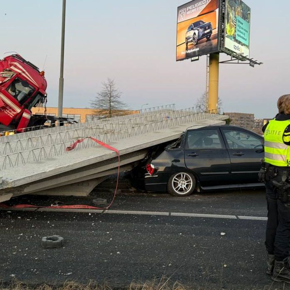 A2 weer vrij na groot ongeluk - Omroep Gelderland