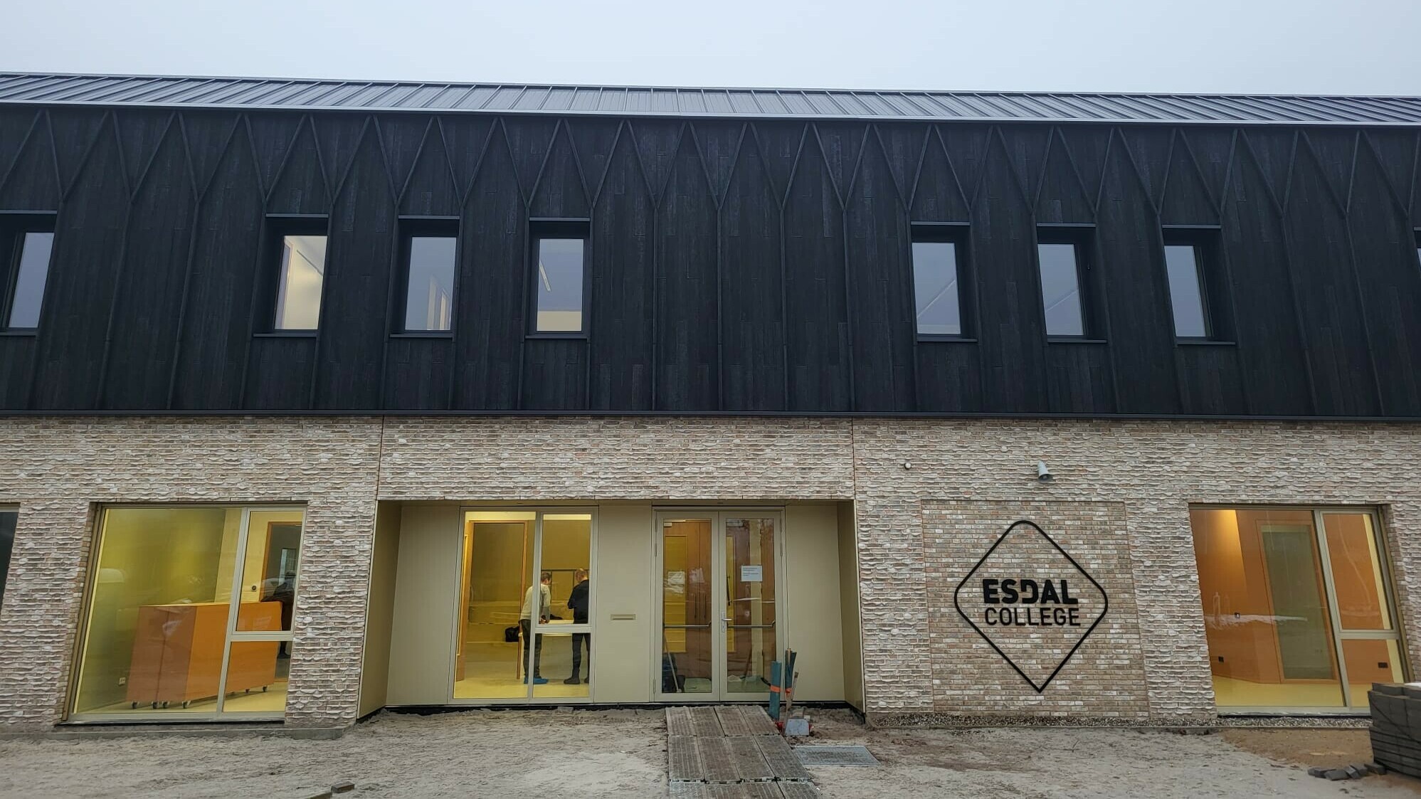 Esdal College Borger barst uit zijn voegen: uitbreiding op komst - RTV ...