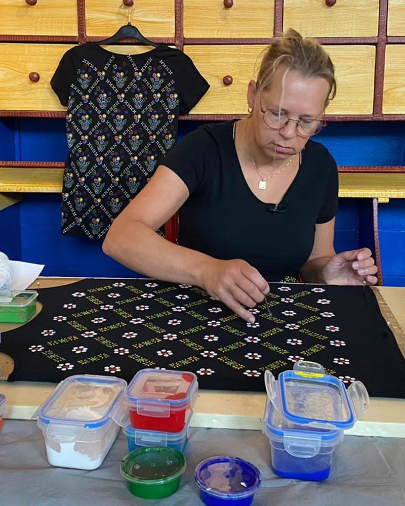 Stip is hip; Staphorster museum houdt stipwerk van klederdracht in ...