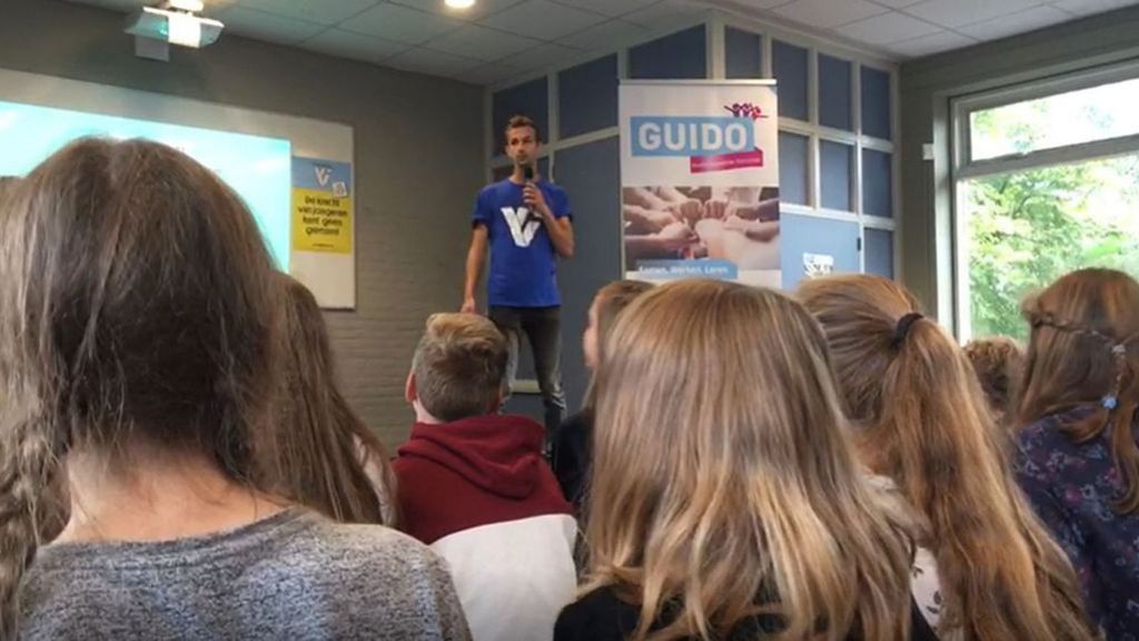 Op deze middelbare school is 'in dienst gaan' heel gewoon - RTV 794