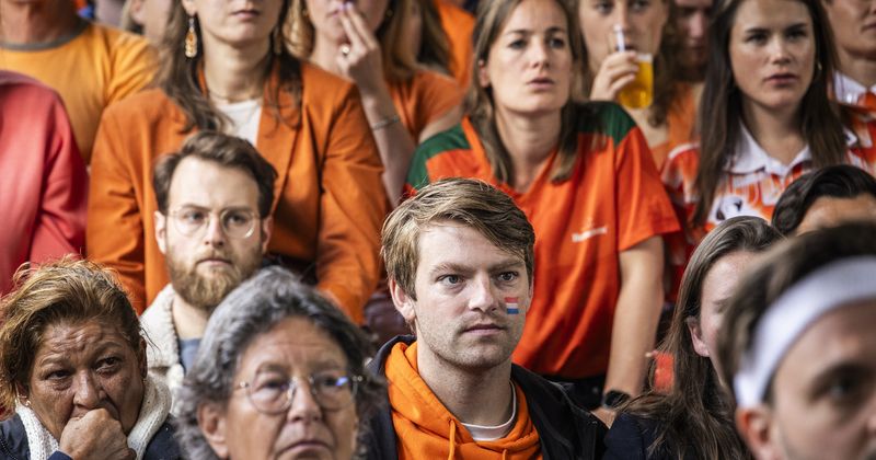 Massale plaspauze tijdens rust Oranje - RTV Utrecht