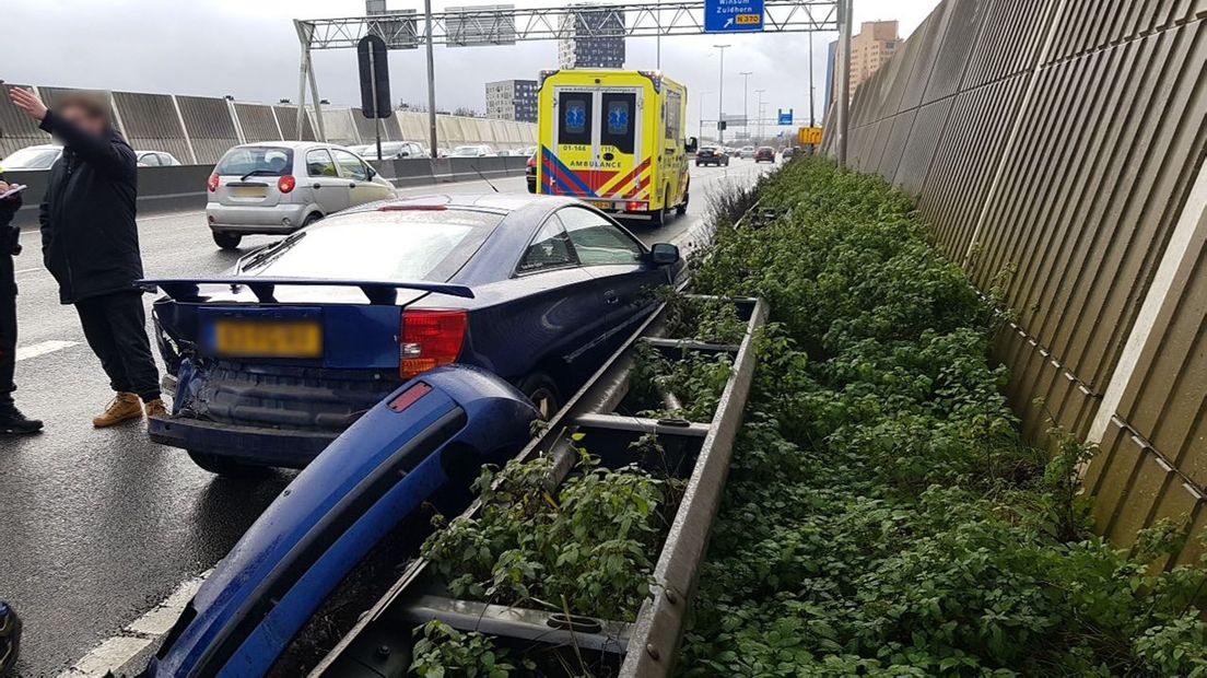 Botsende auto's zorgen voor file op Zuidelijke Ringweg (update) - RTV Noord