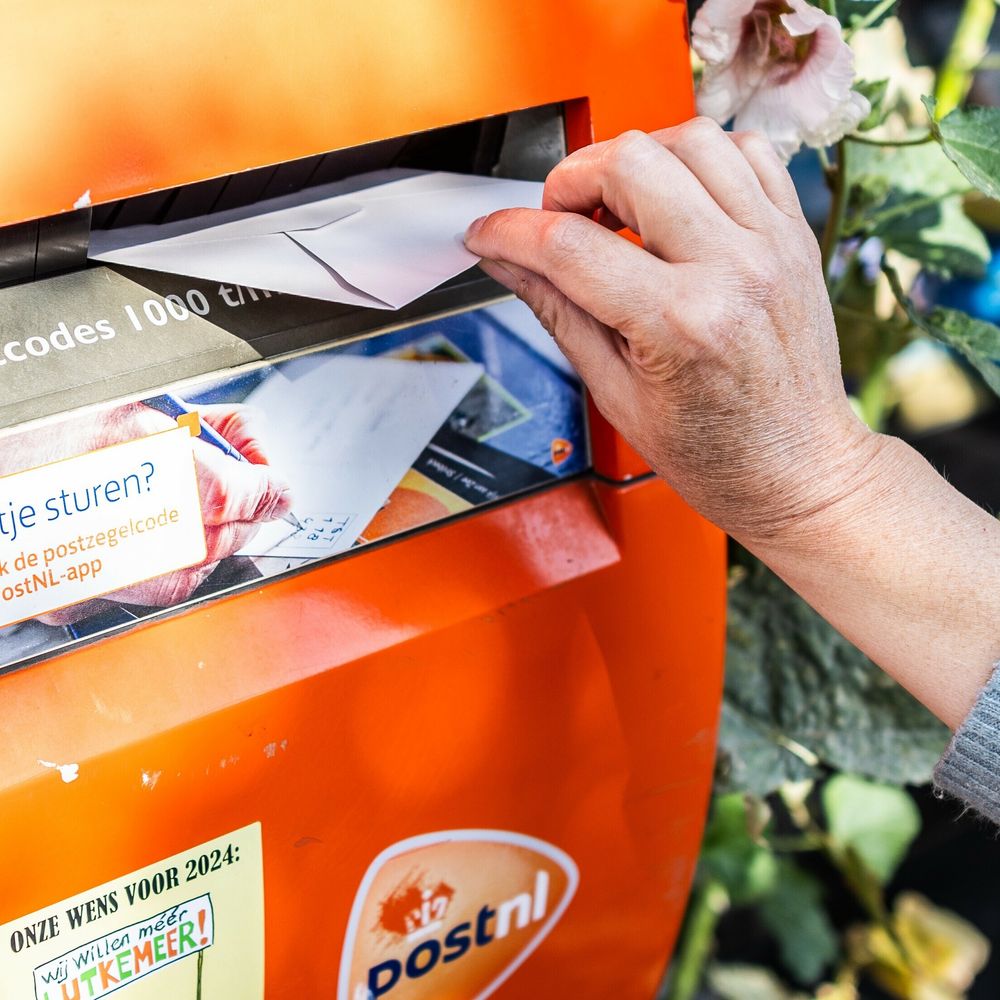 PostNL verwijdert tientallen brievenbussen uit Drenthe - RTV Drenthe