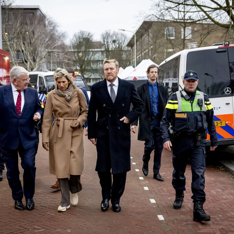 Koningspaar 'in shock' na bezoek aan rampplek Tarwekamp: 'Ik sta te ...
