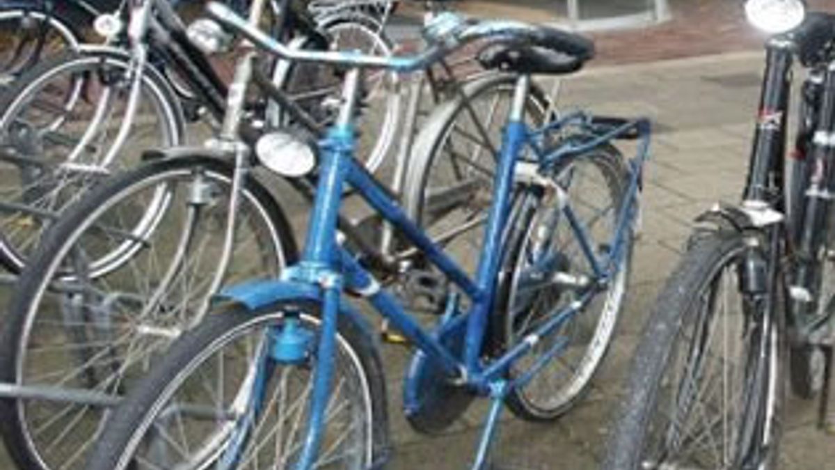 Fietsbrug over Vlij opnieuw vertraagd - Rijnmond