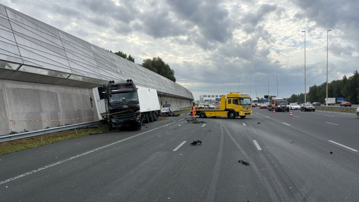 A2 bij Maarssen weer open na ongeluk met vrachtwagen - RTV Utrecht