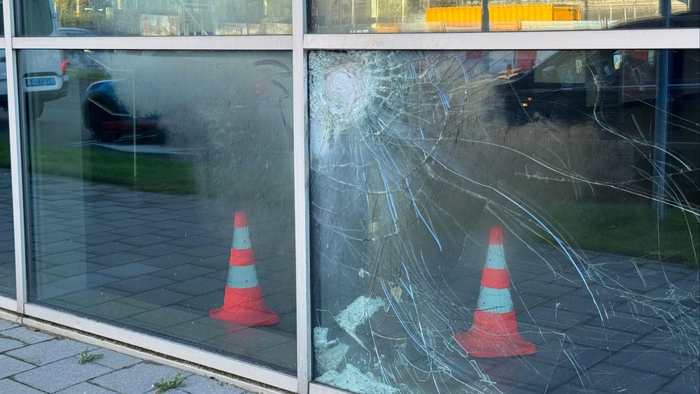 Raam vernield tijdens tellen van stemmen in Venlo: politie doet ...