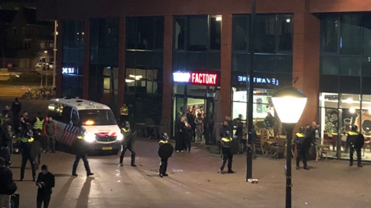 Tweede aanhouding na Pegida-demonstratie bij Utrechtse Ulu-moskee - RTV ...