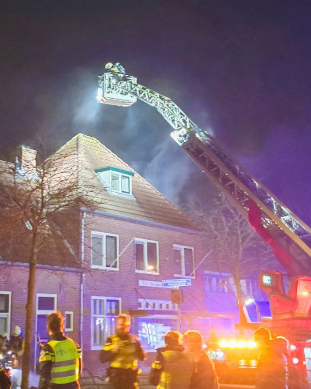 112 Nieuws: Auto twee keer in brand gestoken in Deventer | Grote woningbrand Hengelo - Oost