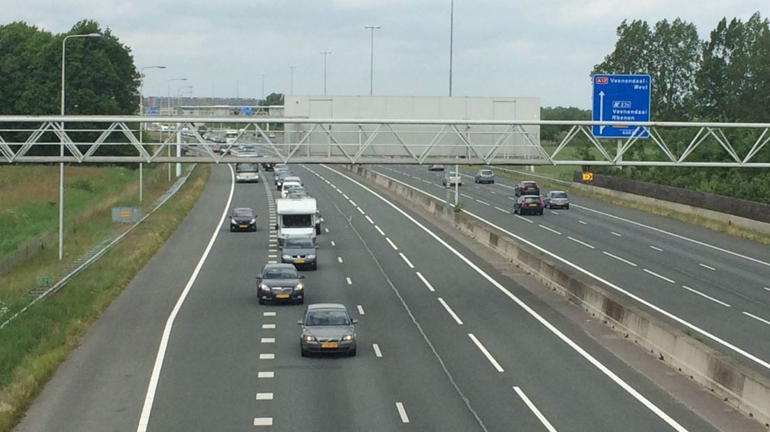 Korte files door afsluiting A12 tussen Ede en Arnhem - Omroep Gelderland