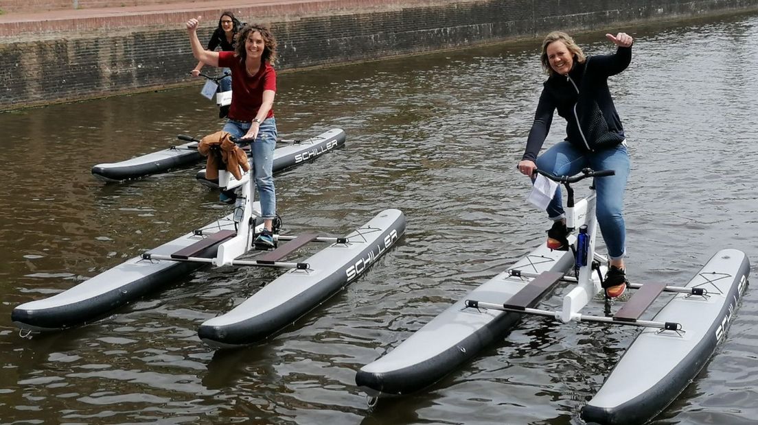 Fietsen op het water in Delft: 'Je kan wel 15 kilometer per uur halen ...
