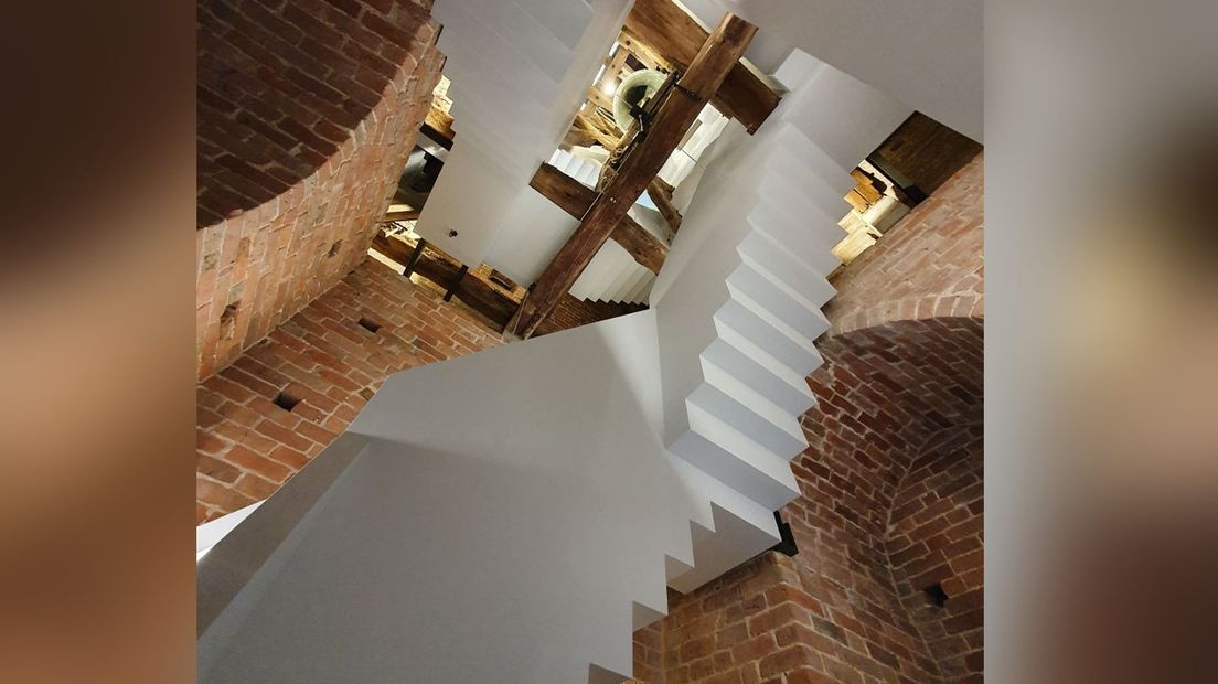Escher-achtige trap blikvanger in vernieuwde kerk Garmerwolde - RTV Noord