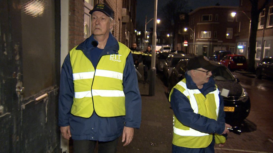Gewapend met zaklamp en zintuigen trekt buurtwacht Simon de wijk in ...