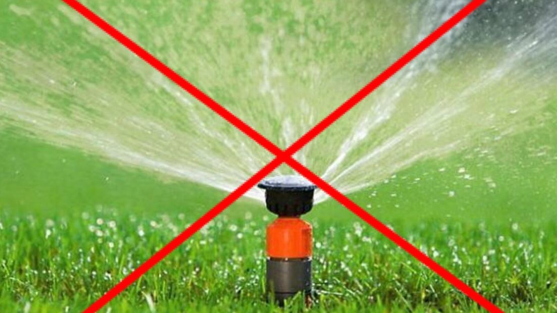 11 graden en de sproei-installatie van FC Emmen is al afgesloten - RTV ...