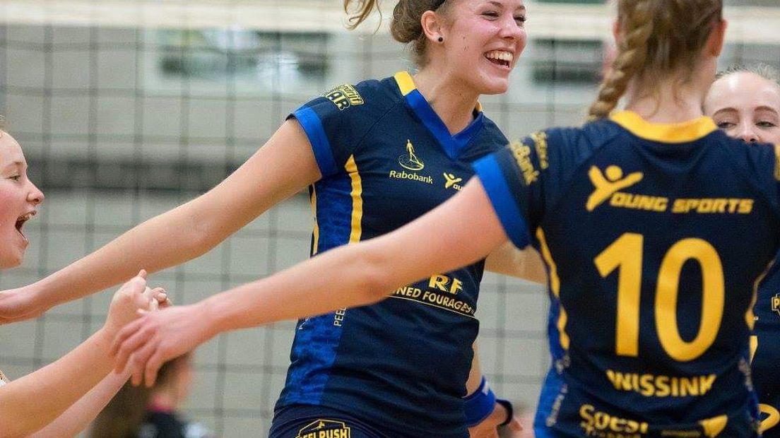 Laura de Jong naar kampioen Sliedrecht Sport - Rijnmond