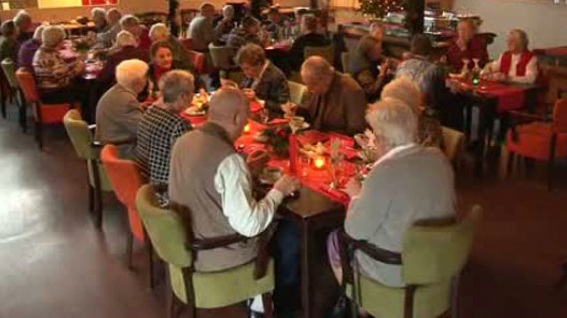 Kerstdiner voor ouderen in Zevenaar - Omroep Gelderland