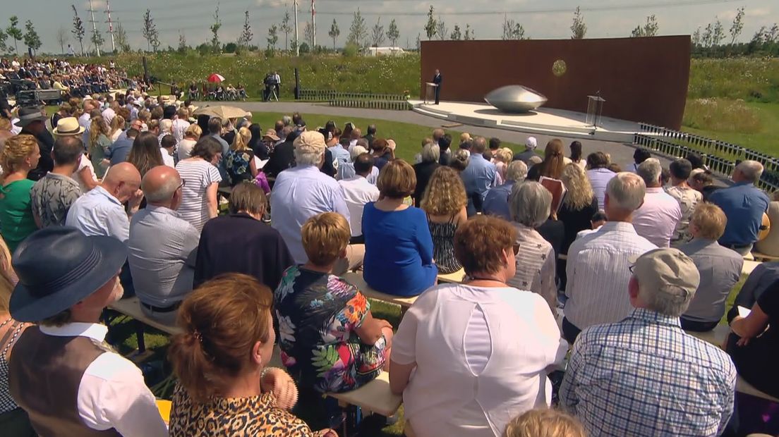Slachtoffers Mh17 Ramp Herdacht Bij Monument In Vijfhuizen Omroep