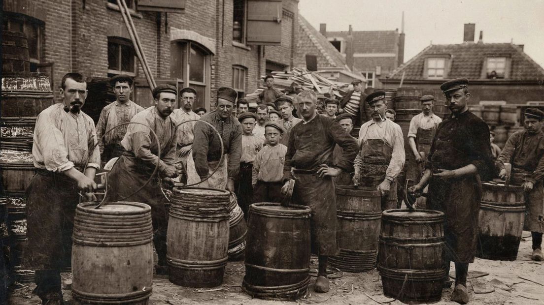 Oud-Scheveningen krijgt kleur door ingekleurde foto van rond 1900 ...