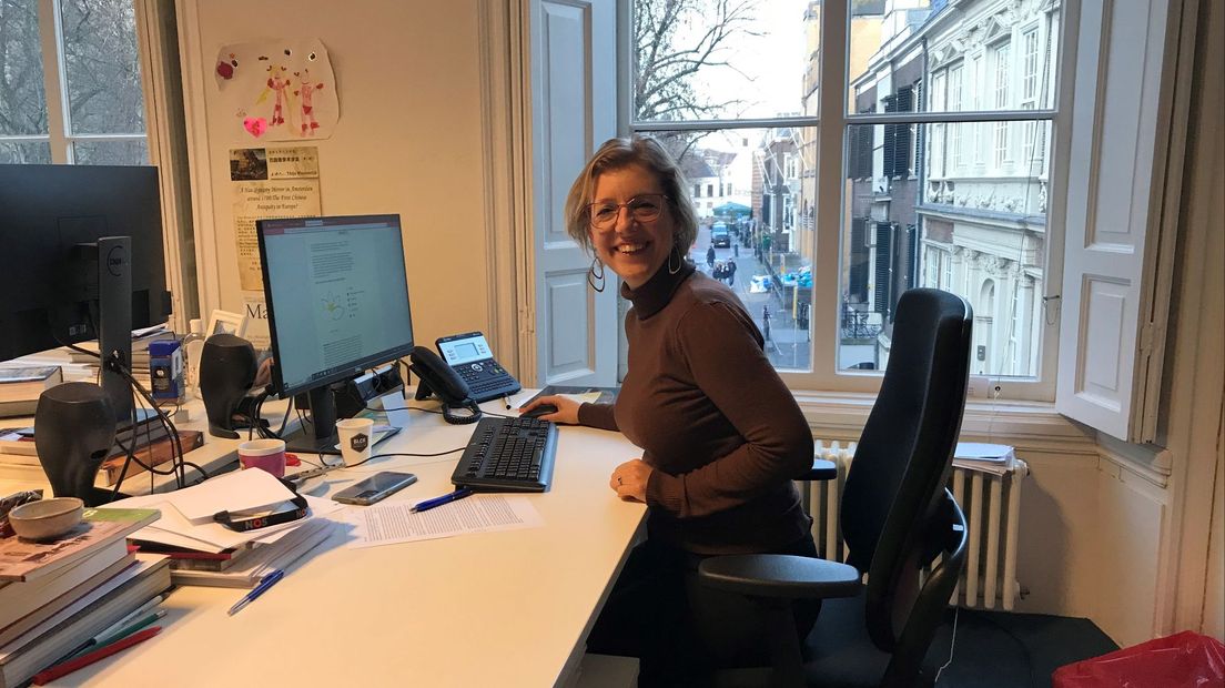 Een mannetje met een bril en ontploft haar, dat is een wetenschapper ...