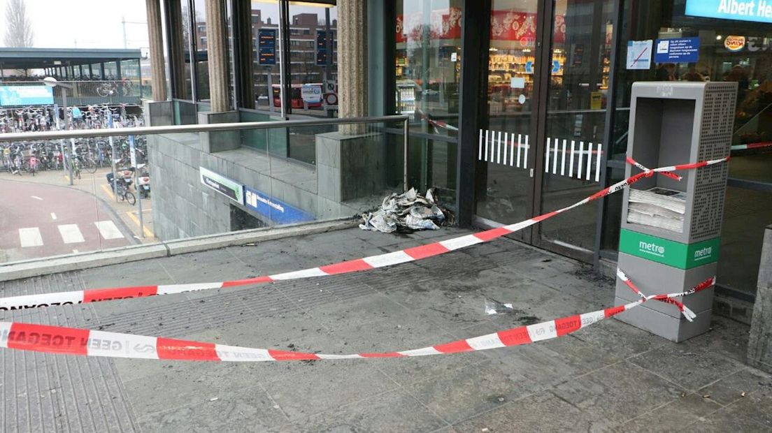 Onbekenden stichten brand bij station Enschede - RTV Oost Onbekenden stichten brand bij station Enschede - RTV Oost