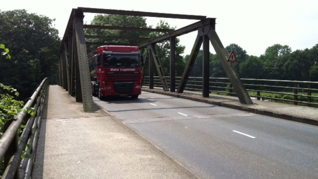 Langer wachten bij brug in Lochem - Omroep Gelderland
