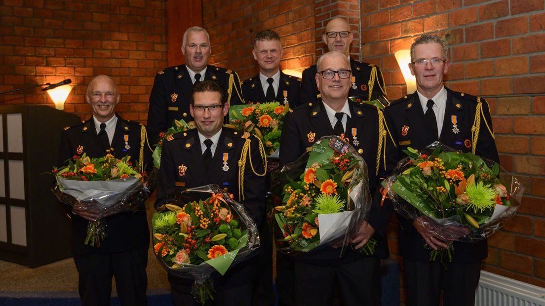 Zeven brandweermannen uit Delfzijl koninklijk onderscheiden - RTV Noord