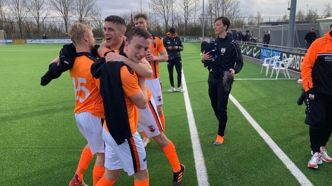 Terneuzense Boys wint en is ook volgend seizoen eersteklasser - Omroep Zeeland