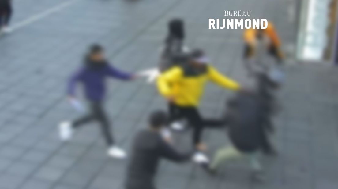 Jongeren mishandelen vader die zijn zoon beschermt - Rijnmond