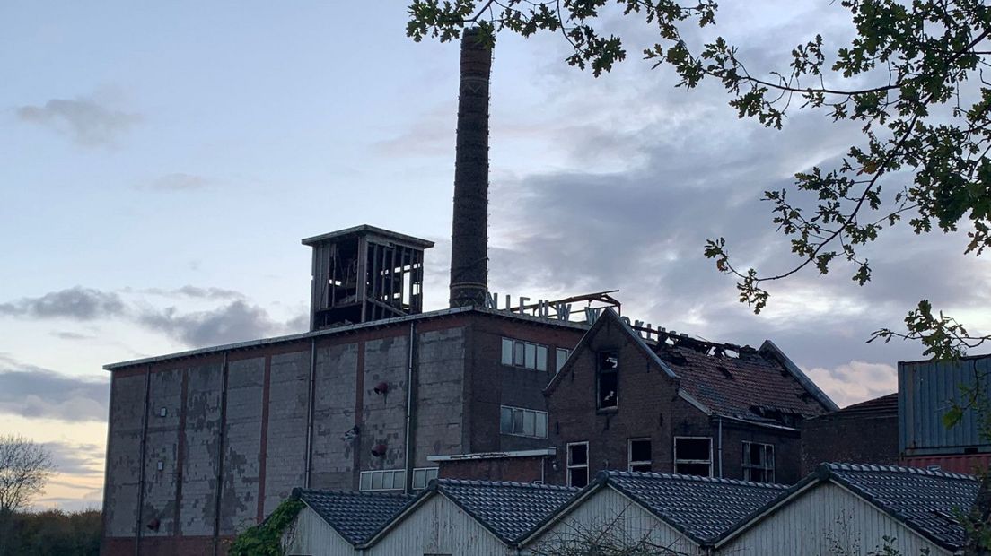 Brand in oude fabriek Hazerswoude-Rijndijk pas na uren onder controle ...