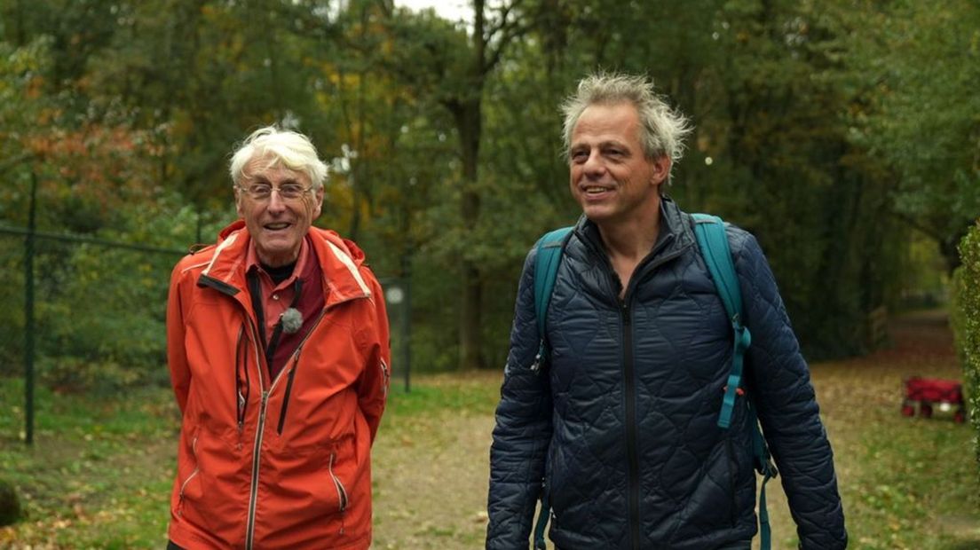 Humor houdt aap en mens overeind, zegt Jan van Hooff - Omroep Gelderland