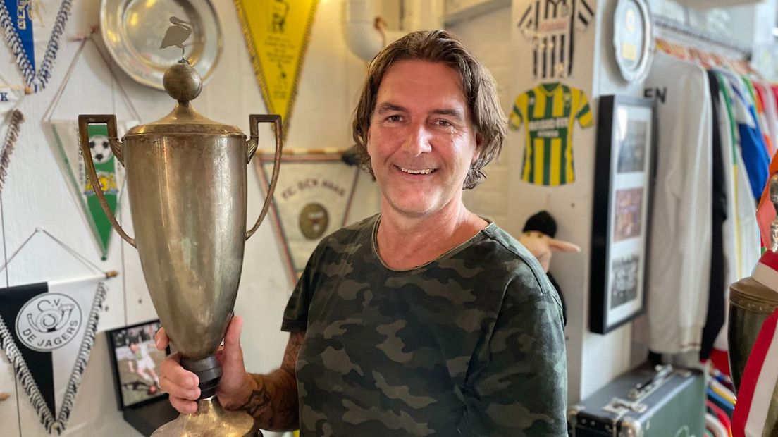 Rob verzamelt alles uit Haagse voetbalgeschiedenis: 'Zoek nog een shirt ...