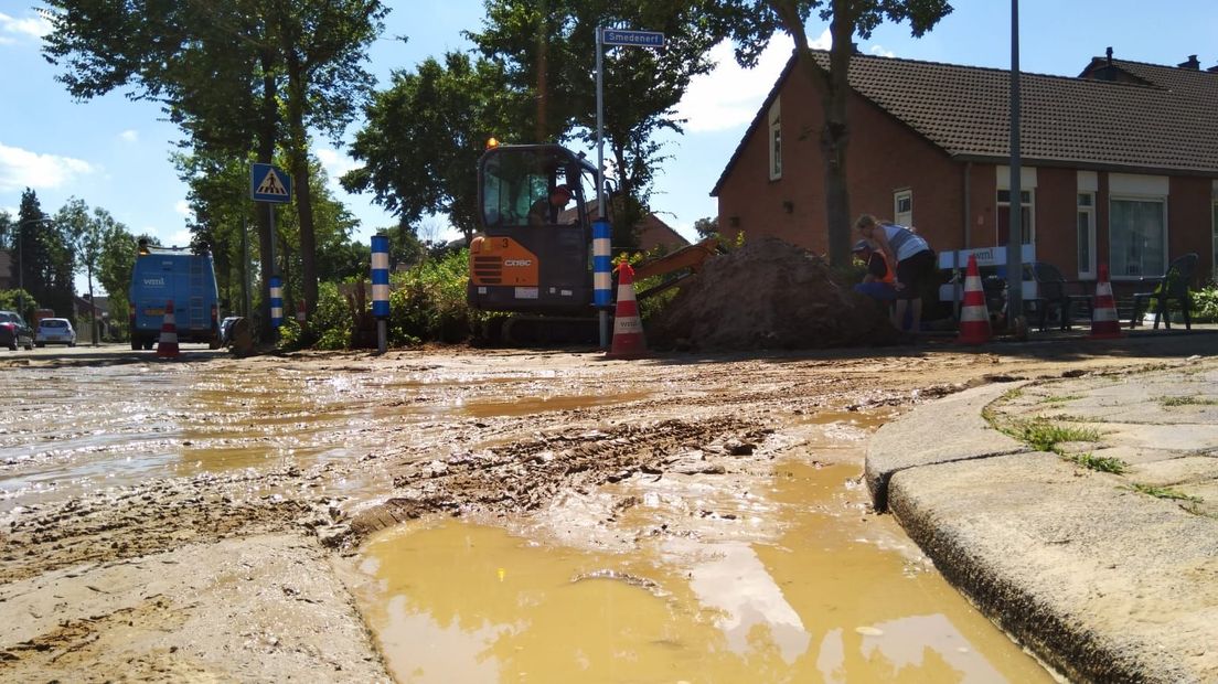 Modderbad in Roermondse wijk door waterlek - 1Limburg