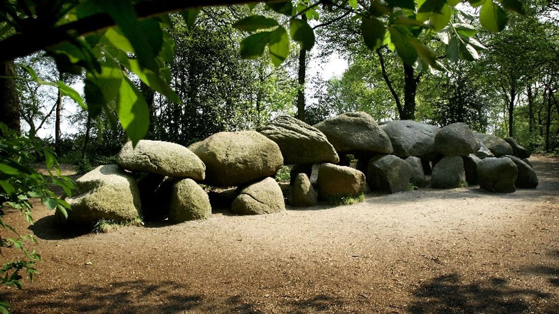 Hunebed D27 als begin van de Canon van Nederland - RTV Drenthe