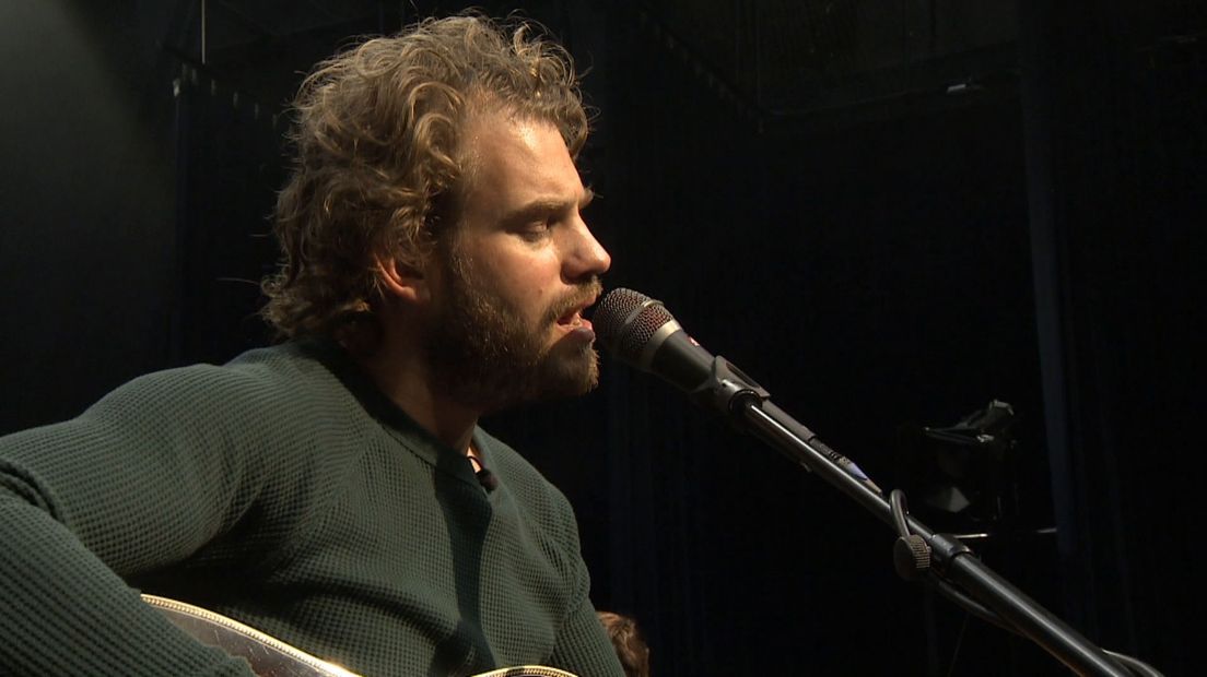 Tim Akkerman viert 20-jarig jubileum met online concert vanuit ...