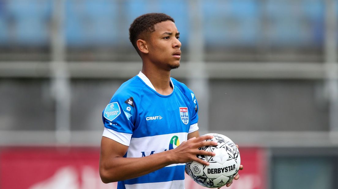 PEC Zwolle beloont na Beelen ook Chirino met nieuw contract - RTV Oost PEC Zwolle beloont na Beelen ook Chirino met nieuw contract - RTV Oost