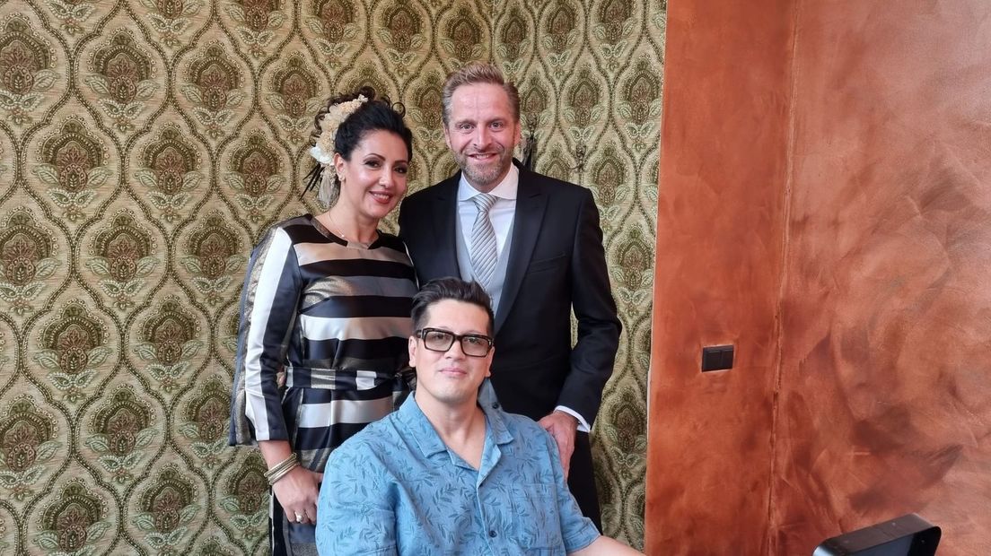 Op Prinsjesdag met Hugo en Mireille de Jonge bij de kapper: een oude ...