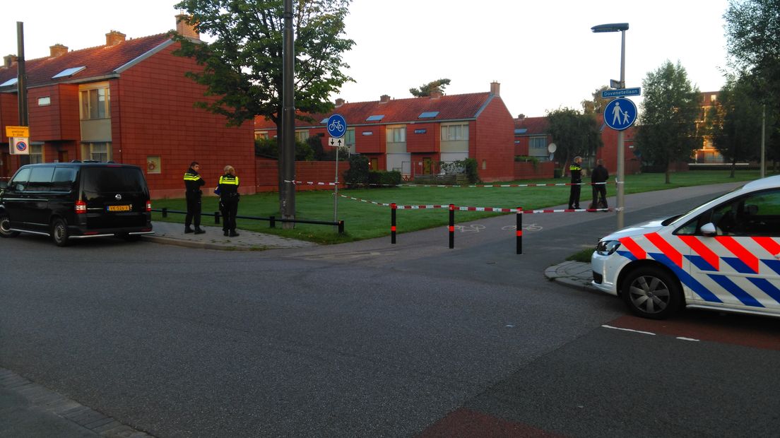 Groot politieonderzoek na woningoverval in Arnhem-Zuid, bewoner raakt gewond - Omroep Gelderland