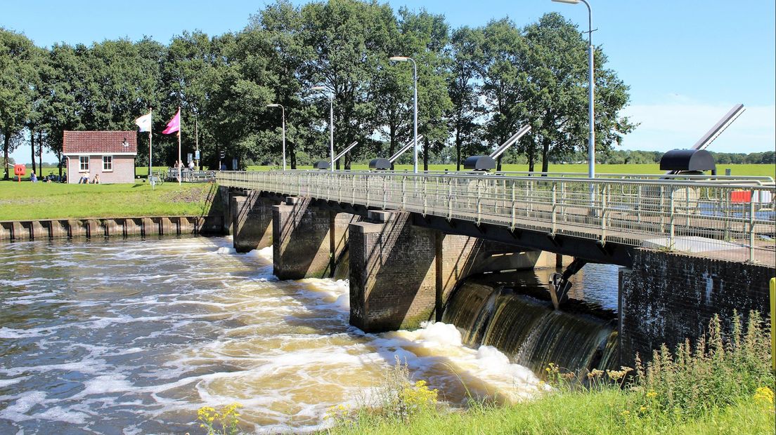 Waterschap Drents Overijsselse Delta maakt brug bij stuw Vechterweerd ... Waterschap Drents Overijsselse Delta maakt brug bij stuw Vechterweerd ...