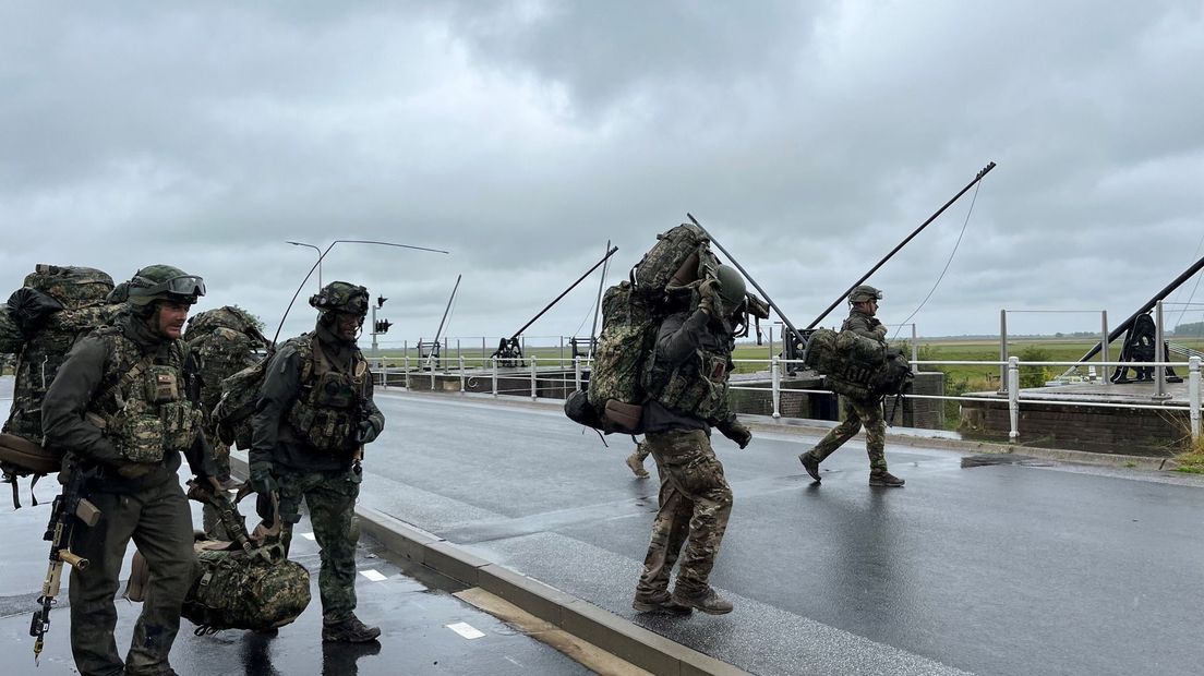 Dokkumer Nieuwe Zijlen 'ingenomen' bij grotere legeroefening - Omrop ...