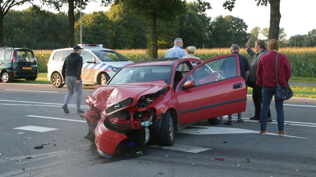 Automobilist gewond bij ongeluk in Overdinkel - RTV Oost Automobilist gewond bij ongeluk in Overdinkel - RTV Oost