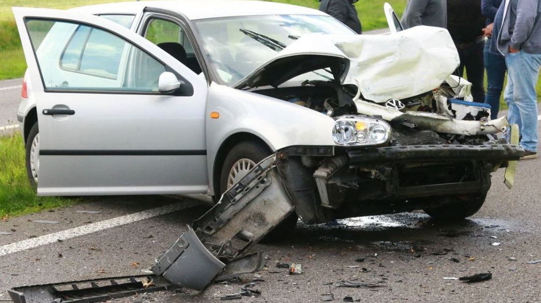 N34 tijdelijk dicht tussen Gasselte en Gieten na ongeluk met drie auto's - RTV Drenthe