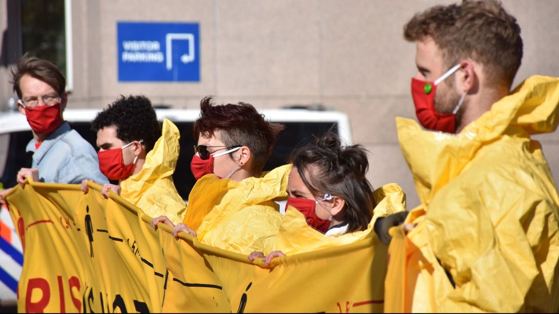 Demonstratie bij Shell in Den Haag - Omroep West