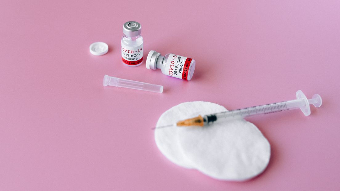 Wie krijgt wanneer welke prik en waar? Dit is het vaccinatieplan tegen ...