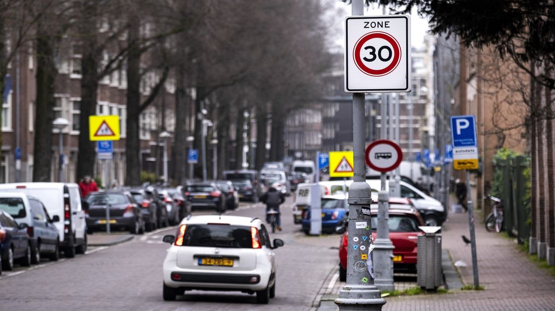 Lopend Vuur: 30 kilometer per uur is beter binnen de bebouwde kom - RTV Noord