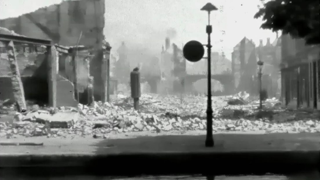 Niet eerder vertoonde beelden van Rotterdam kort na het bombardement ...