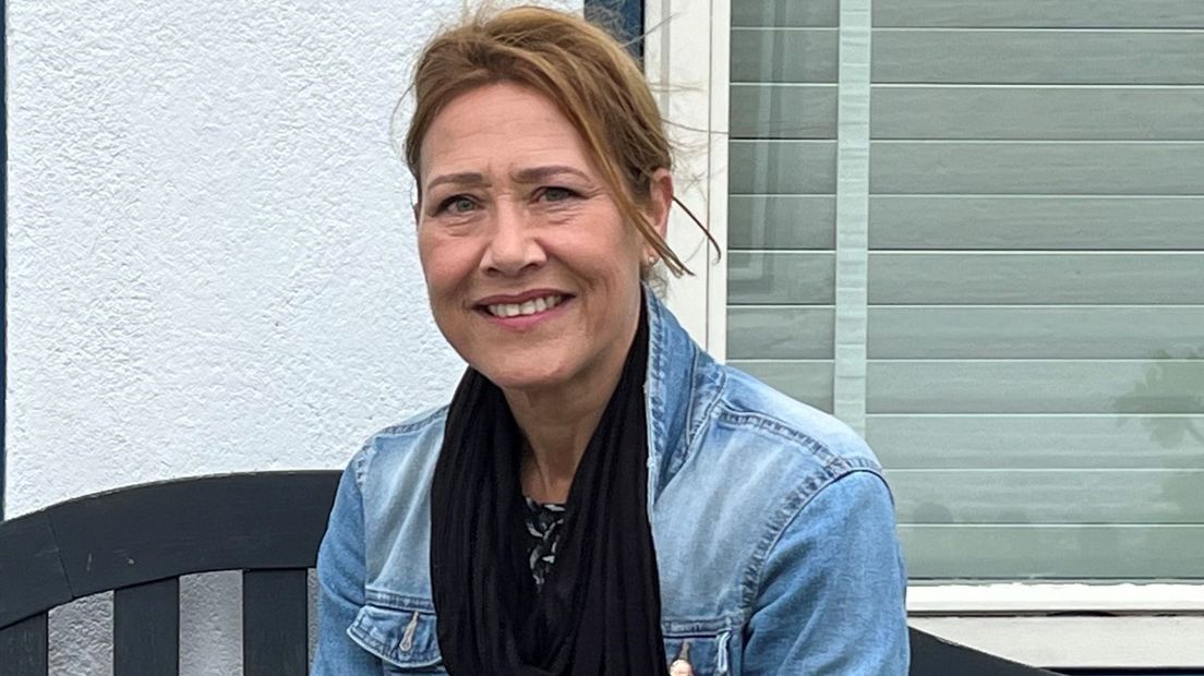 Linda Hoekstra skriuwt in boek oer de moard op har heit en mem - Omrop ...