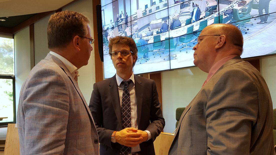 Pittige discussie over fusie waterschappen: 'Zitten we hier voor Piet ...