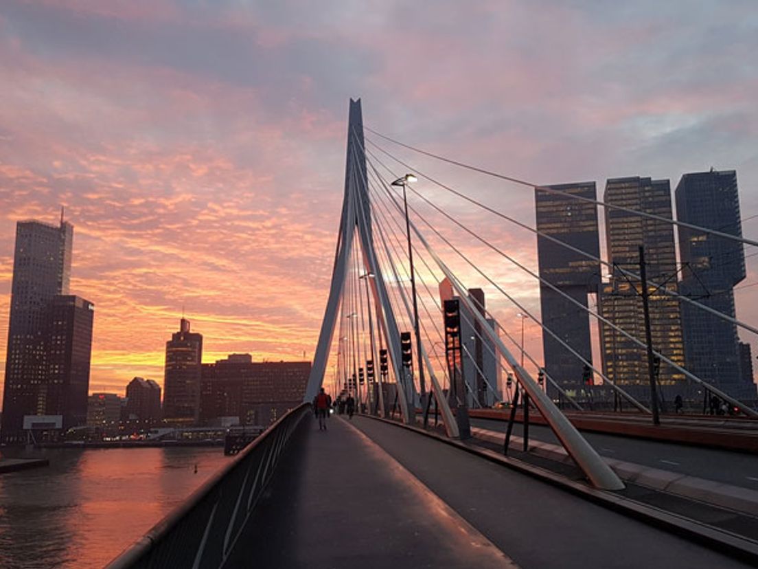 Adembenemende lucht boven de regio Rijnmond - Rijnmond